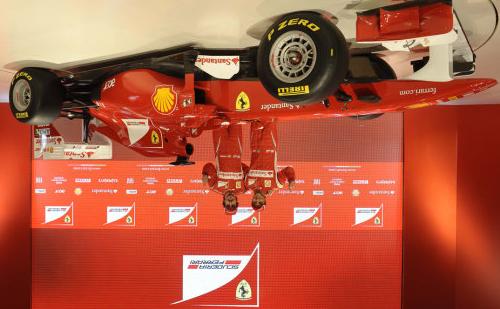 A Formula 1 racer actually driven upside down | Torque News